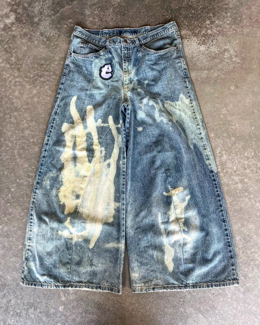 E for Enything. Artwear.