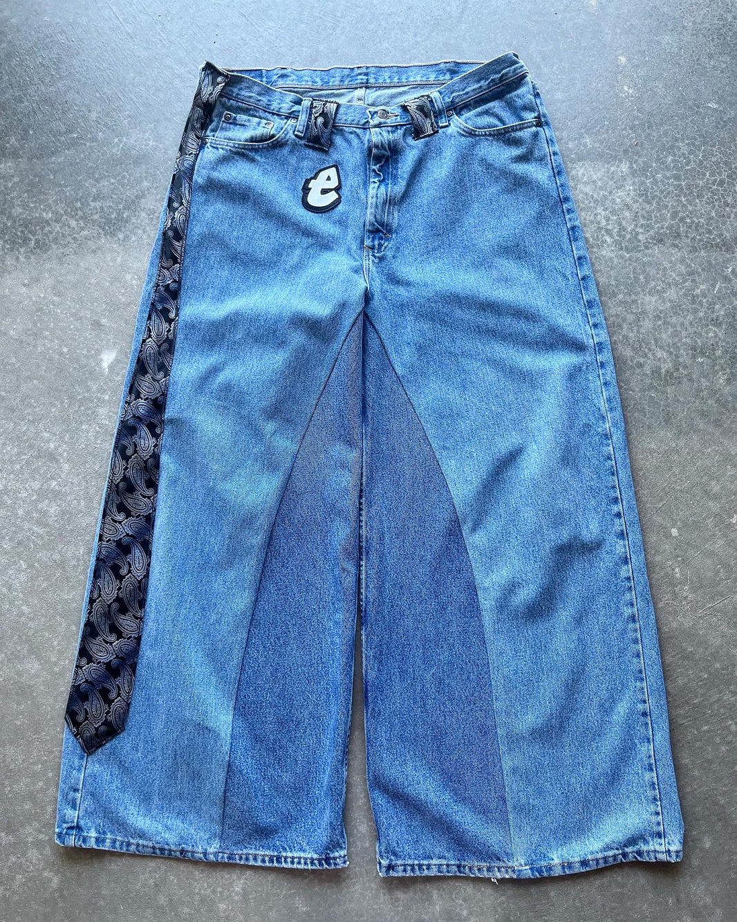 E for Enything. Artwear.