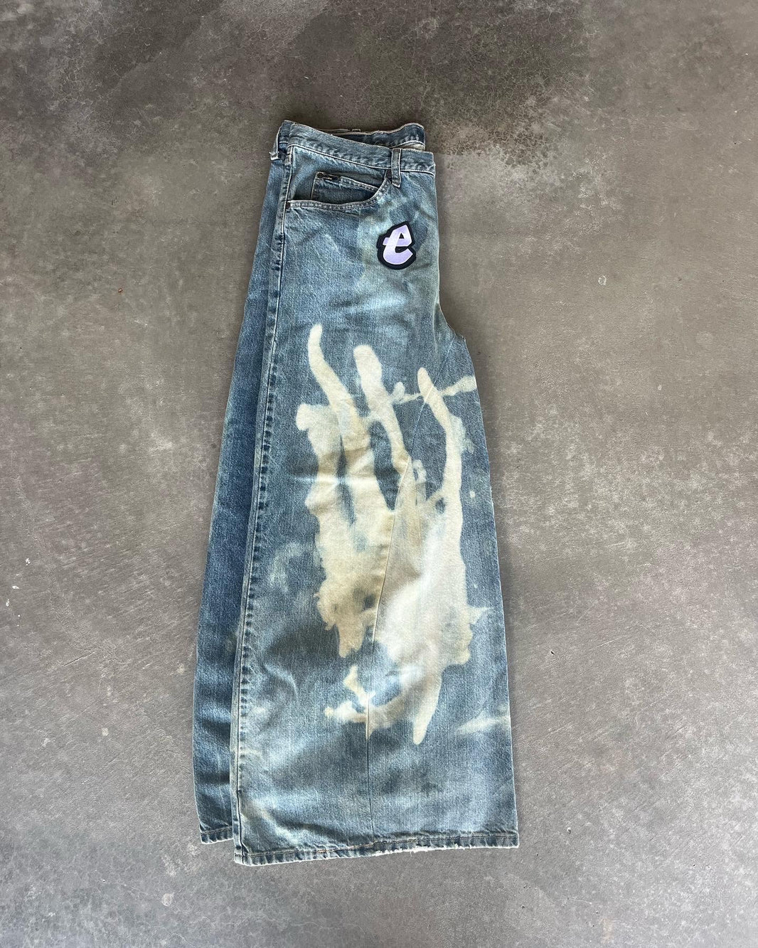 E for Enything. Artwear.